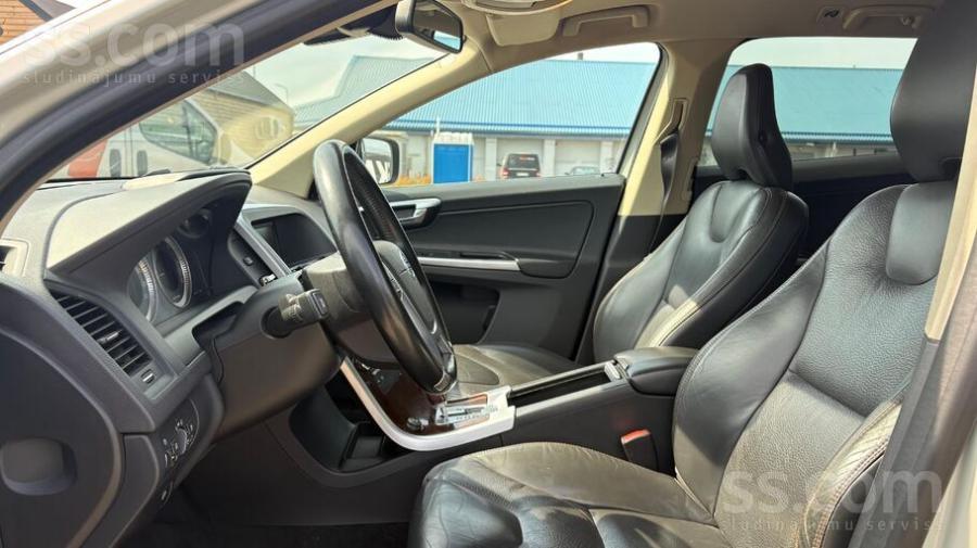 Balts Volvo XC60 2010 Liepāja, ar dzinēja tilpumu 2.40 L un nobraukumu 222 tūkst. km par 7850 €, foto 10 vietnē AUTOMOTO.COM.LV