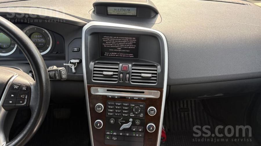 Balts Volvo XC60 2010 Liepāja, ar dzinēja tilpumu 2.40 L un nobraukumu 222 tūkst. km par 7850 €, foto 16 vietnē AUTOMOTO.COM.LV