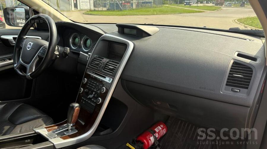Balts Volvo XC60 2010 Liepāja, ar dzinēja tilpumu 2.40 L un nobraukumu 222 tūkst. km par 7850 €, foto 19 vietnē AUTOMOTO.COM.LV