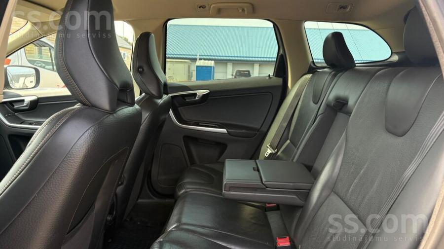 Balts Volvo XC60 2010 Liepāja, ar dzinēja tilpumu 2.40 L un nobraukumu 222 tūkst. km par 7850 €, foto 22 vietnē AUTOMOTO.COM.LV