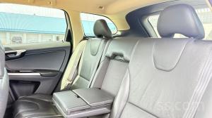 Balts Volvo XC60 2010 Liepāja, ar dzinēja tilpumu 2.40 L un nobraukumu 222 tūkst. km par 7850 €, foto 23 vietnē AUTOMOTO.COM.LV