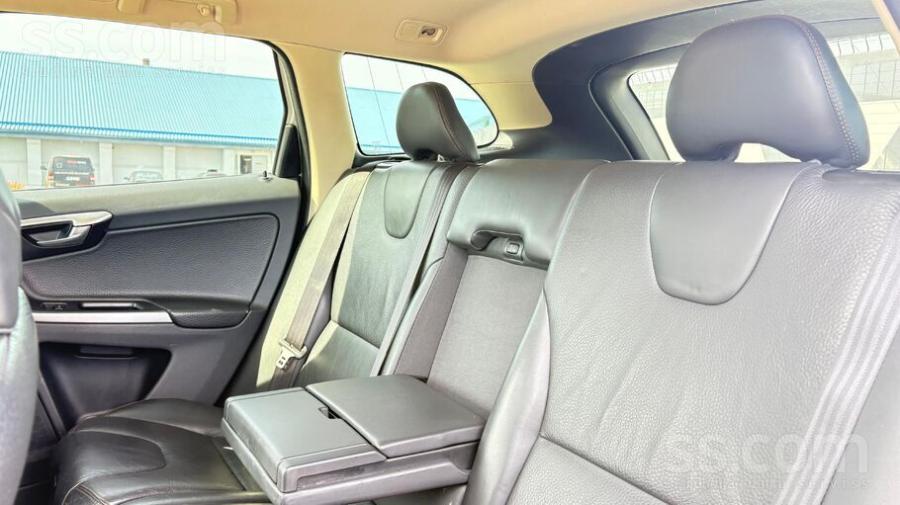 Balts Volvo XC60 2010 Liepāja, ar dzinēja tilpumu 2.40 L un nobraukumu 222 tūkst. km par 7850 €, foto 23 vietnē AUTOMOTO.COM.LV