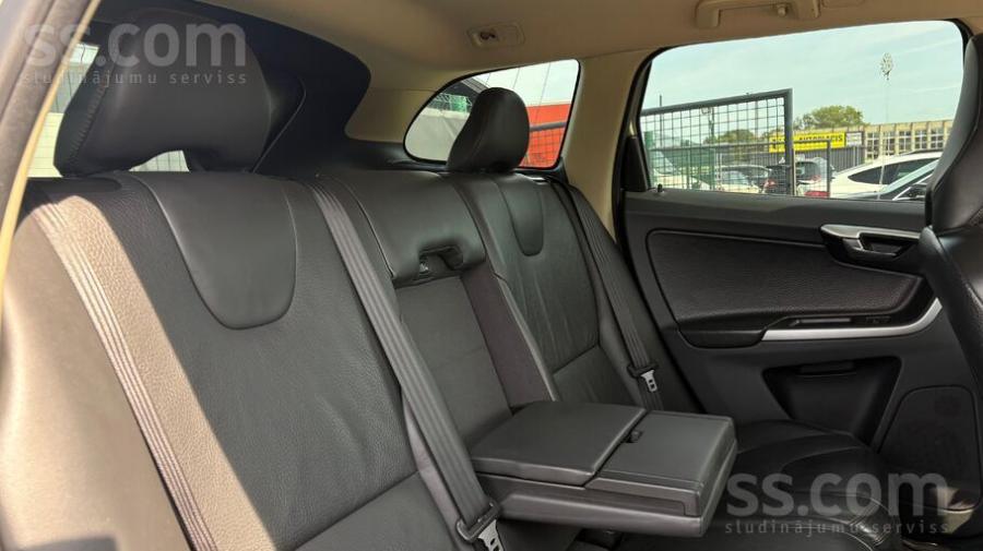 Balts Volvo XC60 2010 Liepāja, ar dzinēja tilpumu 2.40 L un nobraukumu 222 tūkst. km par 7850 €, foto 25 vietnē AUTOMOTO.COM.LV