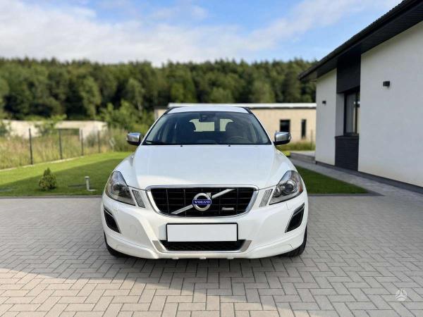 White Volvo XC60 2010 in Vilnius, with an engine capacity of 2.40 L and mileage of 189 thousand km for 8300 €, photo 1 on AUTOMOTO.COM.LV