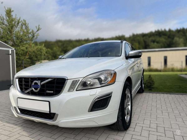 White Volvo XC60 2010 in Vilnius, with an engine capacity of 2.40 L and mileage of 189 thousand km for 8300 €, photo 3 on AUTOMOTO.COM.LV
