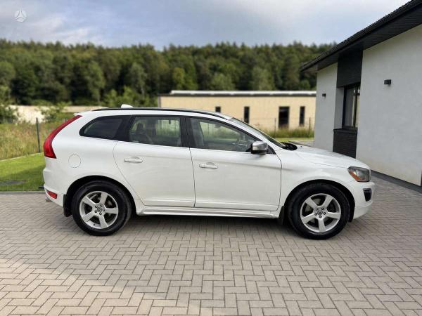 White Volvo XC60 2010 in Vilnius, with an engine capacity of 2.40 L and mileage of 189 thousand km for 8300 €, photo 4 on AUTOMOTO.COM.LV