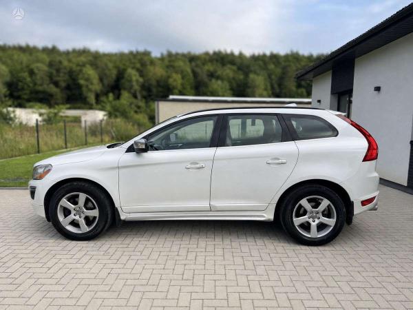 White Volvo XC60 2010 in Vilnius, with an engine capacity of 2.40 L and mileage of 189 thousand km for 8300 €, photo 5 on AUTOMOTO.COM.LV