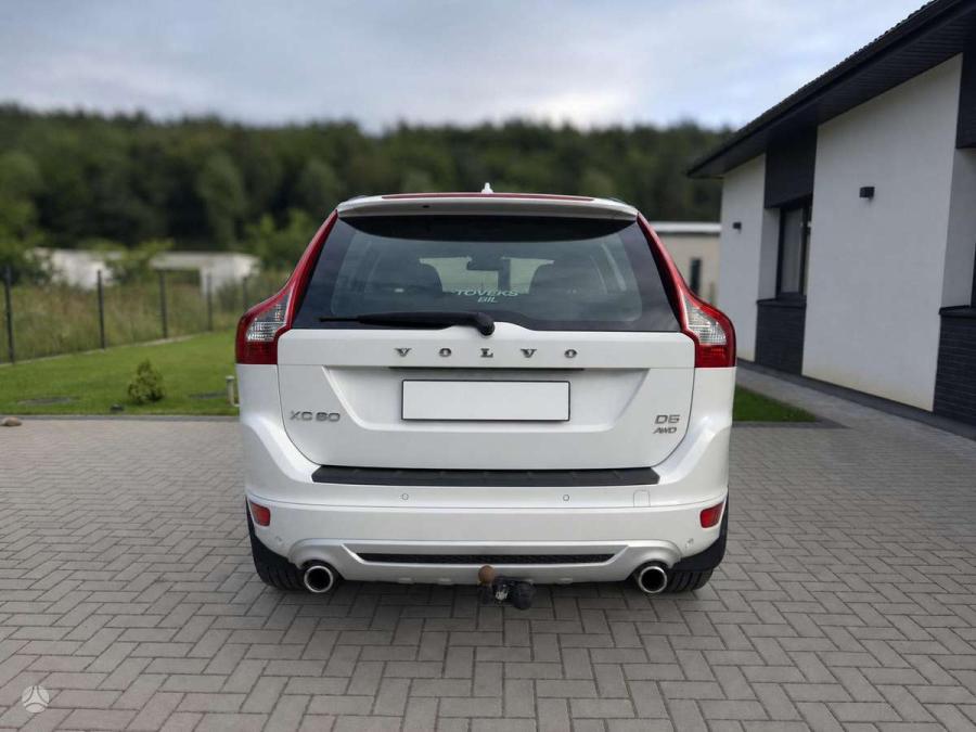 White Volvo XC60 2010 in Vilnius, with an engine capacity of 2.40 L and mileage of 189 thousand km for 8300 €, photo 7 on AUTOMOTO.COM.LV