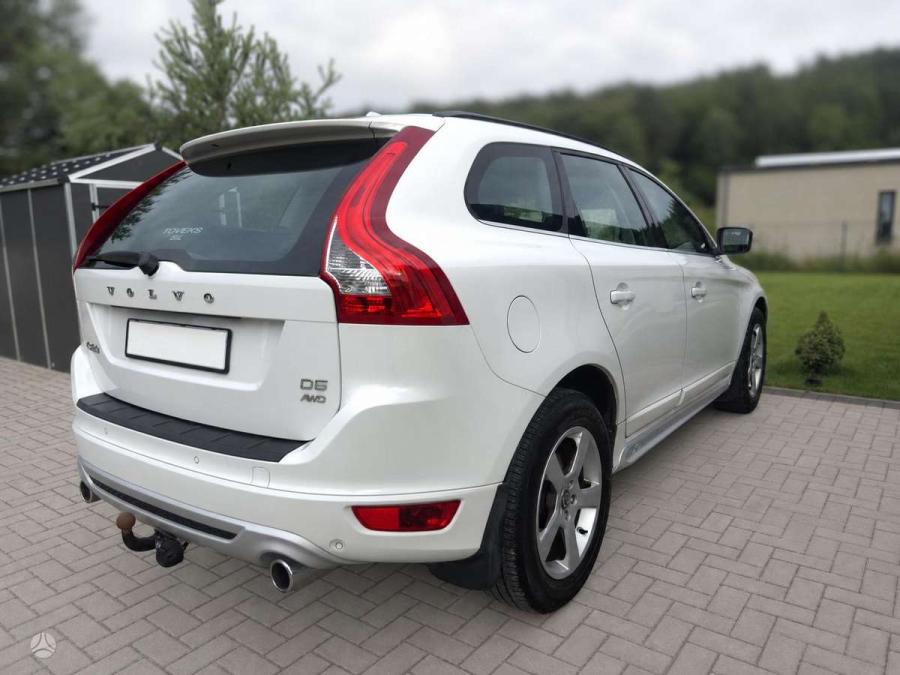 White Volvo XC60 2010 in Vilnius, with an engine capacity of 2.40 L and mileage of 189 thousand km for 8300 €, photo 8 on AUTOMOTO.COM.LV