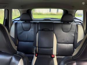 White Volvo XC60 2010 in Vilnius, with an engine capacity of 2.40 L and mileage of 189 thousand km for 8300 €, photo 10 on AUTOMOTO.COM.LV