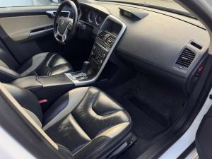 White Volvo XC60 2010 in Vilnius, with an engine capacity of 2.40 L and mileage of 189 thousand km for 8300 €, photo 11 on AUTOMOTO.COM.LV