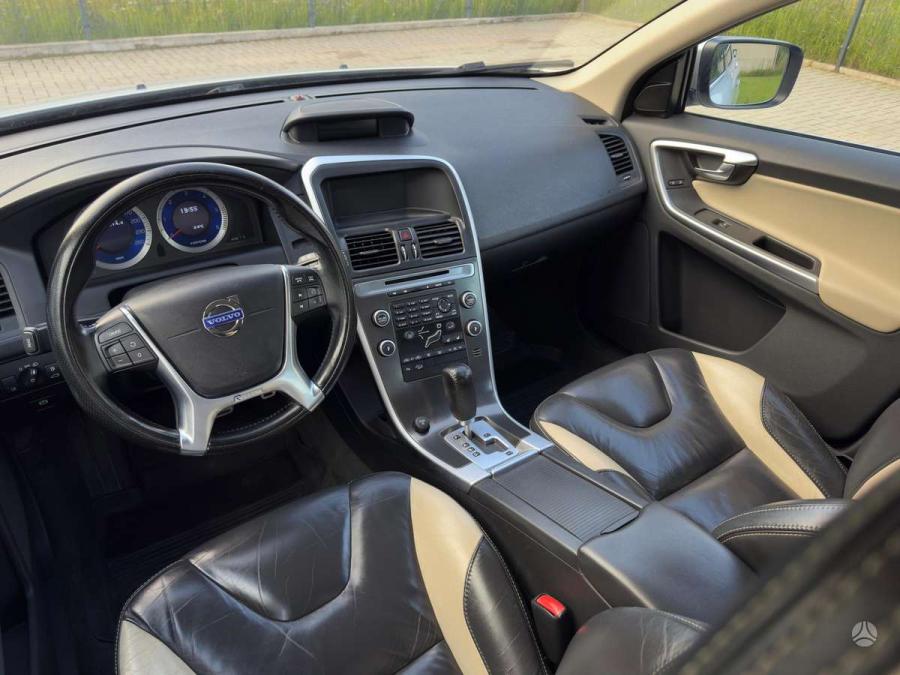 White Volvo XC60 2010 in Vilnius, with an engine capacity of 2.40 L and mileage of 189 thousand km for 8300 €, photo 14 on AUTOMOTO.COM.LV