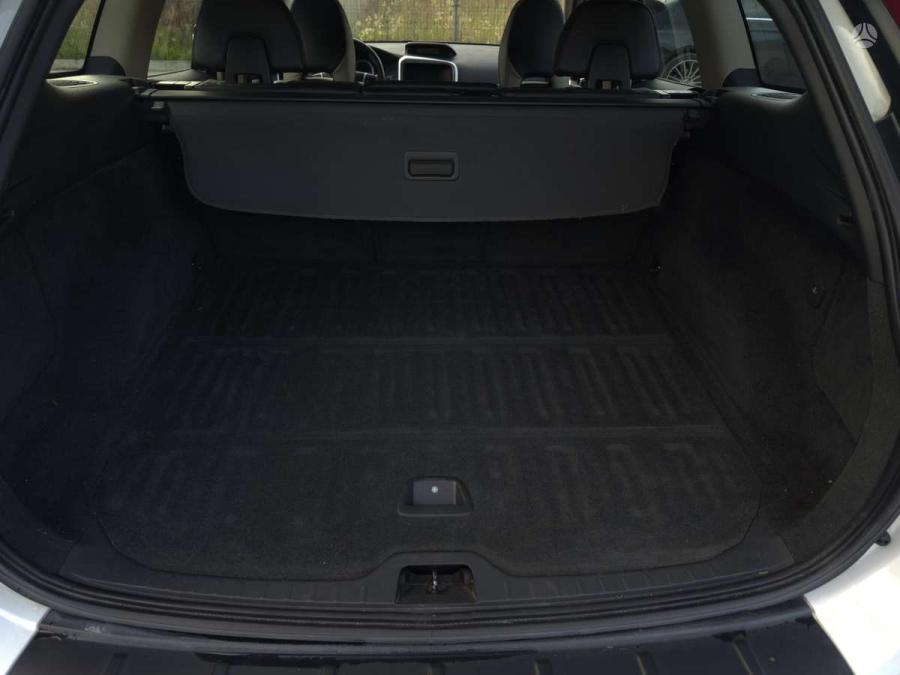 White Volvo XC60 2010 in Vilnius, with an engine capacity of 2.40 L and mileage of 189 thousand km for 8300 €, photo 15 on AUTOMOTO.COM.LV