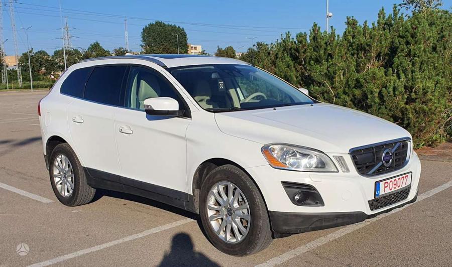 Balts Volvo XC60 2010 Šauļi, ar dzinēja tilpumu 2.95 L un nobraukumu 163 tūkst. km par 8500 €, foto 1 vietnē AUTOMOTO.COM.LV
