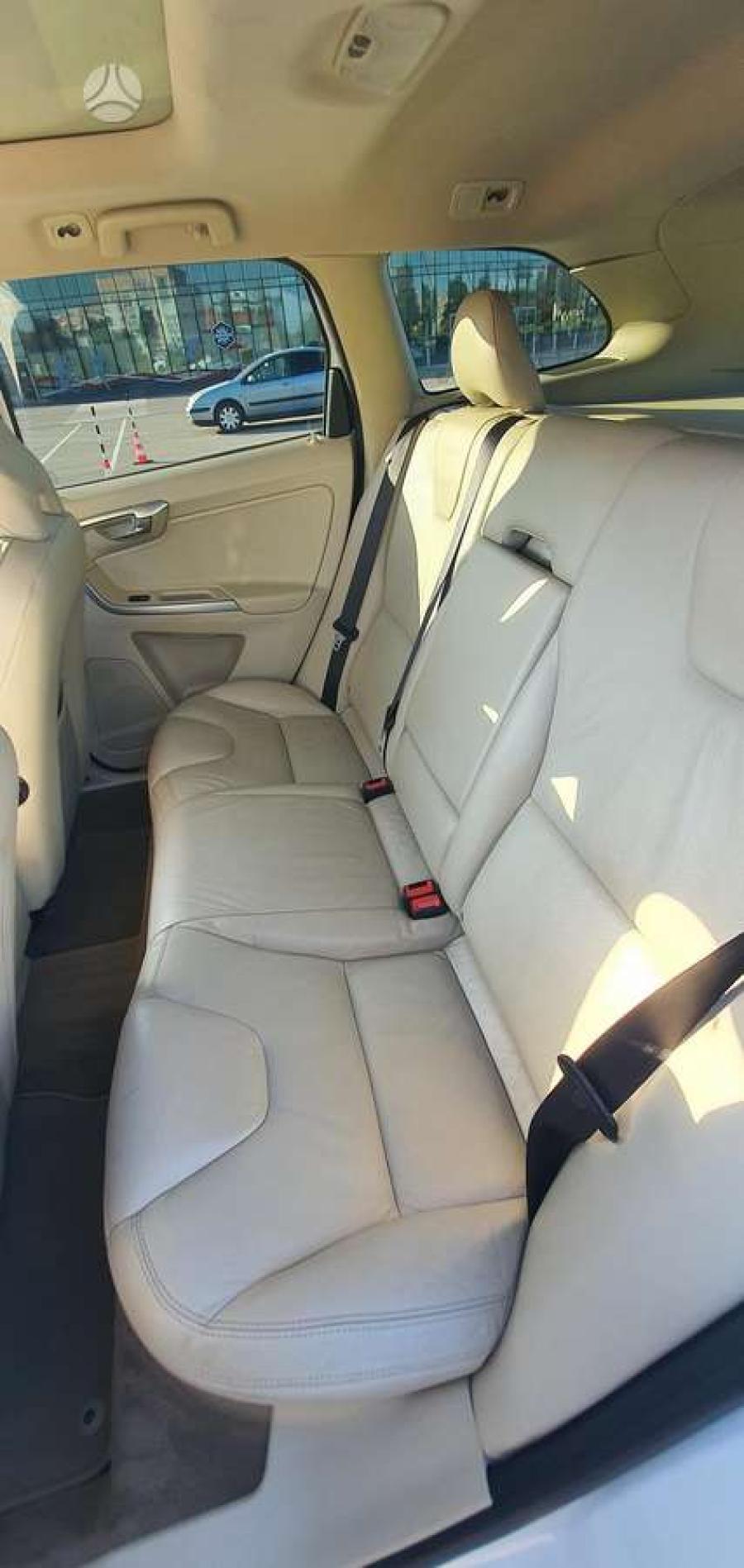 Balts Volvo XC60 2010 Šauļi, ar dzinēja tilpumu 2.95 L un nobraukumu 163 tūkst. km par 8500 €, foto 25 vietnē AUTOMOTO.COM.LV