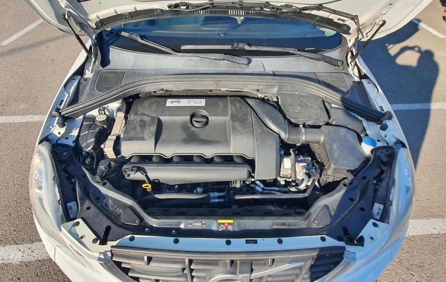 Balts Volvo XC60 2010 Šauļi, ar dzinēja tilpumu 2.95 L un nobraukumu 163 tūkst. km par 8500 €, foto 28 vietnē AUTOMOTO.COM.LV