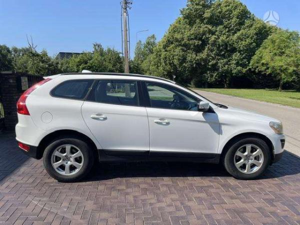 White Volvo XC60 2010 in Siauliai, with an engine capacity of 1.98 L and mileage of 370 thousand km for 4850 €, photo 5 on AUTOMOTO.COM.LV
