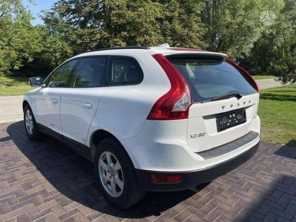 White Volvo XC60 2010 in Siauliai, with an engine capacity of 1.98 L and mileage of 370 thousand km for 4850 €, photo 8 on AUTOMOTO.COM.LV