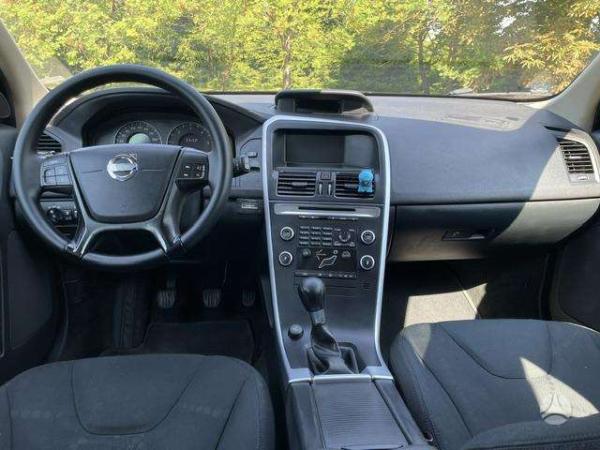 White Volvo XC60 2010 in Siauliai, with an engine capacity of 1.98 L and mileage of 370 thousand km for 4850 €, photo 9 on AUTOMOTO.COM.LV