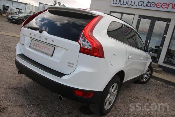 White Volvo XC60 2010 in Tukums, with an engine capacity of 2.40 L and mileage of 288 thousand km for 8999 €, photo 6 on AUTOMOTO.COM.LV