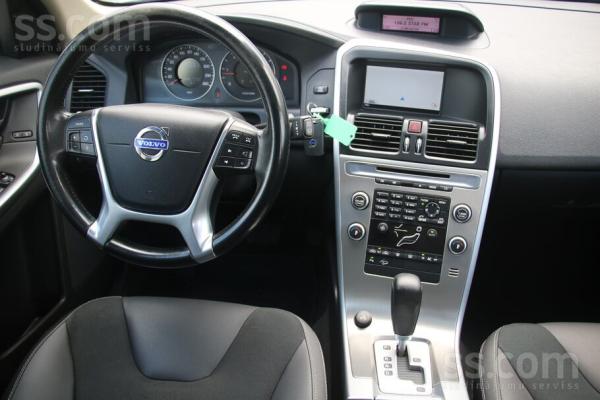White Volvo XC60 2010 in Tukums, with an engine capacity of 2.40 L and mileage of 288 thousand km for 8999 €, photo 9 on AUTOMOTO.COM.LV