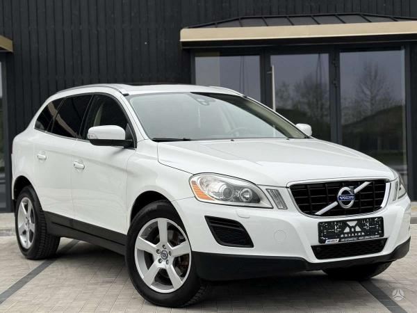 White Volvo XC60 2010 in Siauliai, with an engine capacity of 2.40 L and mileage of 301 thousand km for 10950 €, photo 1 on AUTOMOTO.COM.LV