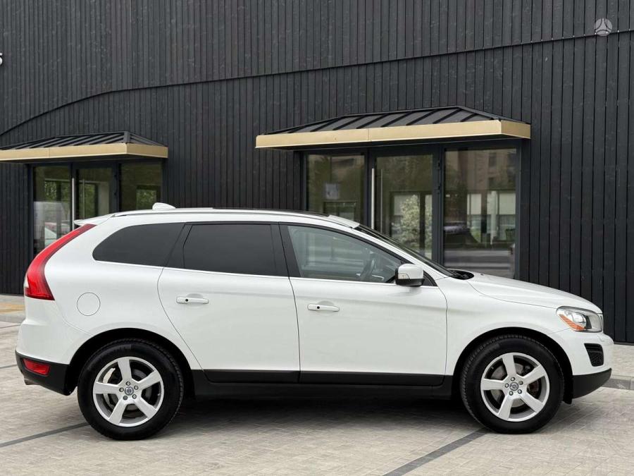 Balts Volvo XC60 2010 Šauļi, ar dzinēja tilpumu 2.40 L un nobraukumu 301 tūkst. km par 10950 €, foto 7 vietnē AUTOMOTO.COM.LV