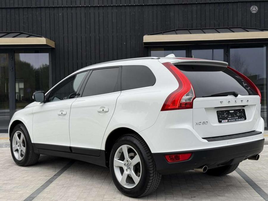 Balts Volvo XC60 2010 Šauļi, ar dzinēja tilpumu 2.40 L un nobraukumu 301 tūkst. km par 10950 €, foto 8 vietnē AUTOMOTO.COM.LV