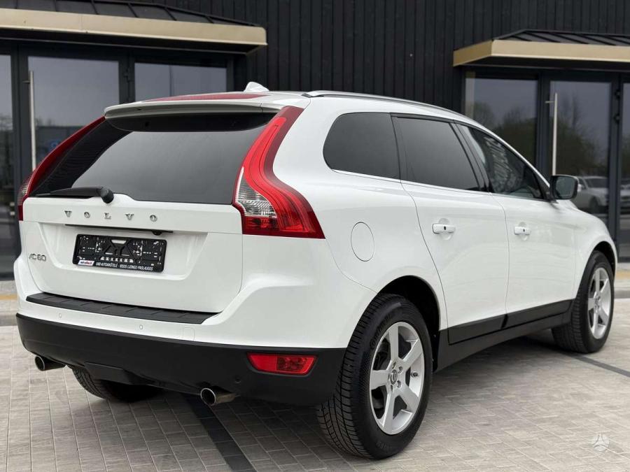 Balts Volvo XC60 2010 Šauļi, ar dzinēja tilpumu 2.40 L un nobraukumu 301 tūkst. km par 10950 €, foto 11 vietnē AUTOMOTO.COM.LV