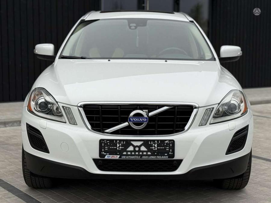 Balts Volvo XC60 2010 Šauļi, ar dzinēja tilpumu 2.40 L un nobraukumu 301 tūkst. km par 10950 €, foto 12 vietnē AUTOMOTO.COM.LV