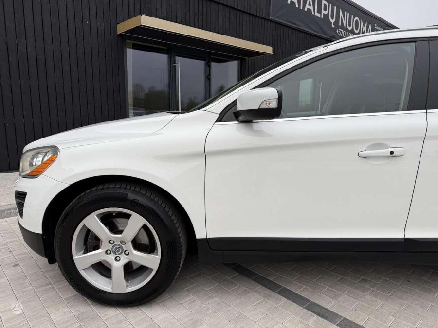 Balts Volvo XC60 2010 Šauļi, ar dzinēja tilpumu 2.40 L un nobraukumu 301 tūkst. km par 10950 €, foto 14 vietnē AUTOMOTO.COM.LV