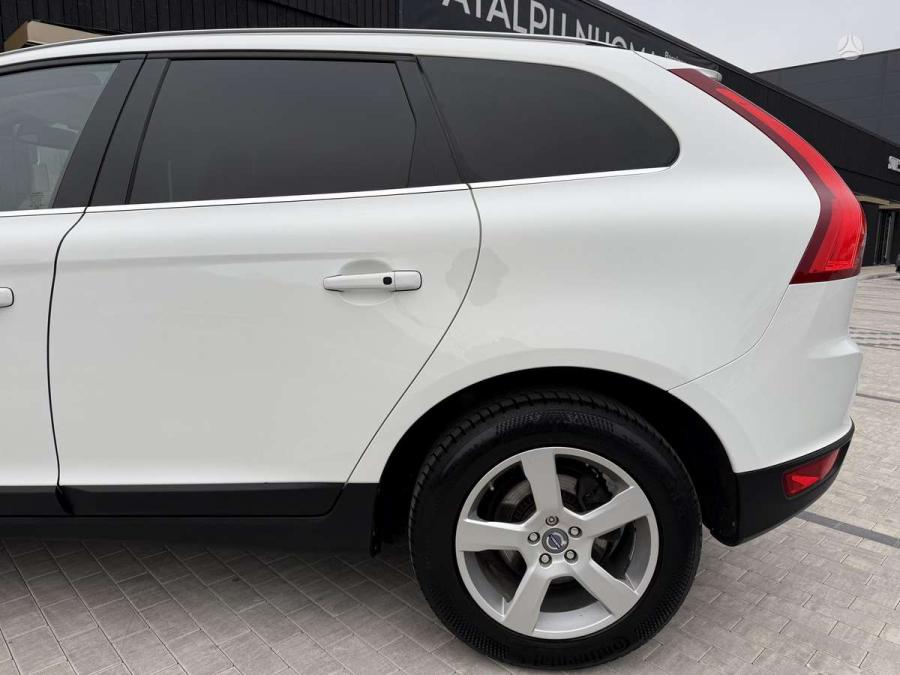 Balts Volvo XC60 2010 Šauļi, ar dzinēja tilpumu 2.40 L un nobraukumu 301 tūkst. km par 10950 €, foto 15 vietnē AUTOMOTO.COM.LV