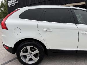 Balts Volvo XC60 2010 Šauļi, ar dzinēja tilpumu 2.40 L un nobraukumu 301 tūkst. km par 10950 €, foto 16 vietnē AUTOMOTO.COM.LV