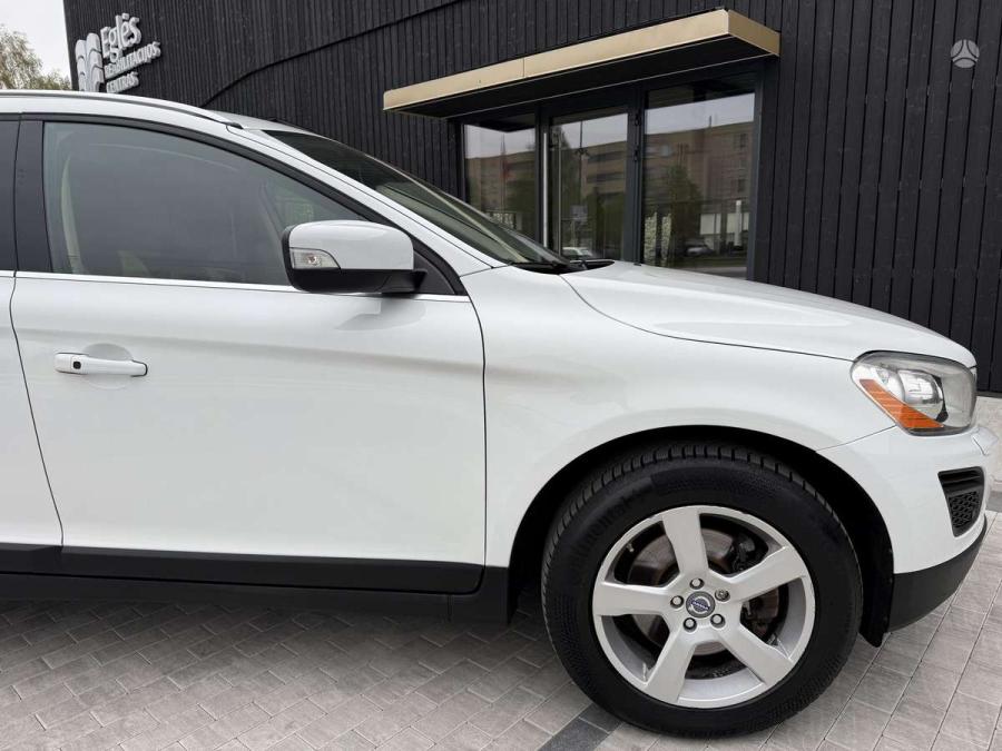 Balts Volvo XC60 2010 Šauļi, ar dzinēja tilpumu 2.40 L un nobraukumu 301 tūkst. km par 10950 €, foto 17 vietnē AUTOMOTO.COM.LV