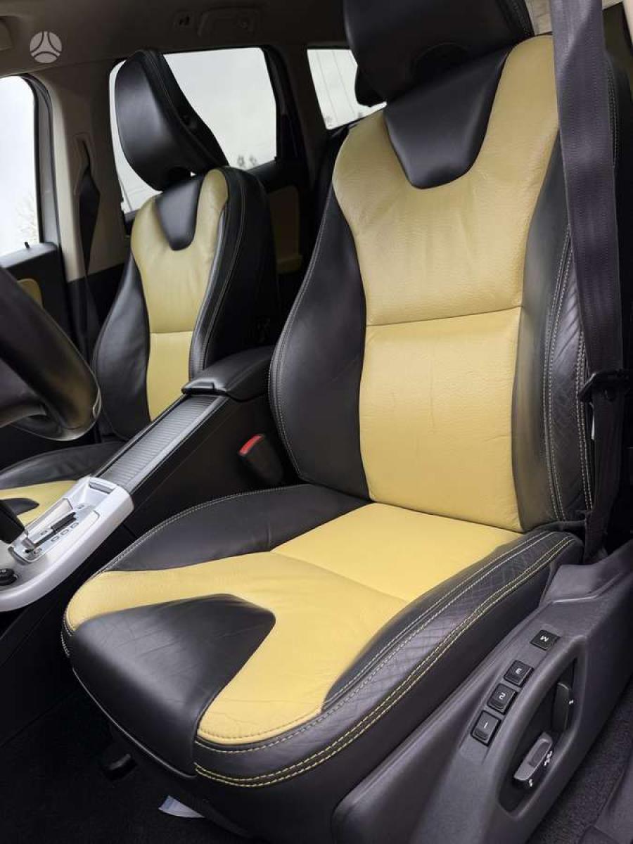 Balts Volvo XC60 2010 Šauļi, ar dzinēja tilpumu 2.40 L un nobraukumu 301 tūkst. km par 10950 €, foto 23 vietnē AUTOMOTO.COM.LV
