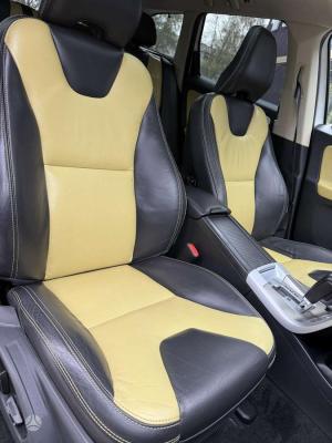Balts Volvo XC60 2010 Šauļi, ar dzinēja tilpumu 2.40 L un nobraukumu 301 tūkst. km par 10950 €, foto 24 vietnē AUTOMOTO.COM.LV