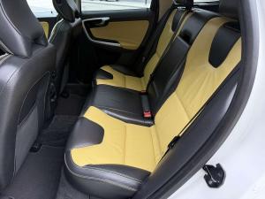 Balts Volvo XC60 2010 Šauļi, ar dzinēja tilpumu 2.40 L un nobraukumu 301 tūkst. km par 10950 €, foto 25 vietnē AUTOMOTO.COM.LV