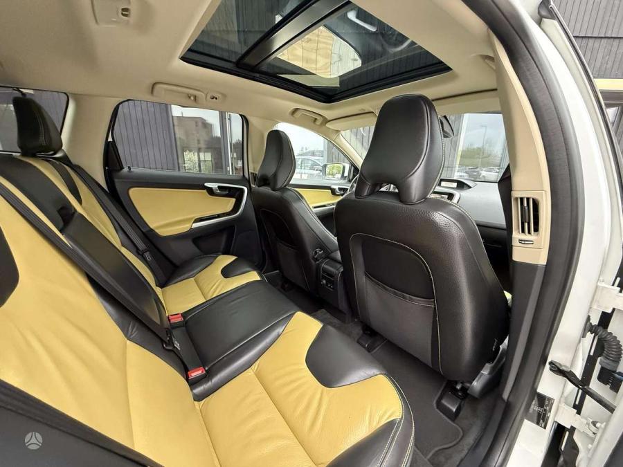 Balts Volvo XC60 2010 Šauļi, ar dzinēja tilpumu 2.40 L un nobraukumu 301 tūkst. km par 10950 €, foto 26 vietnē AUTOMOTO.COM.LV