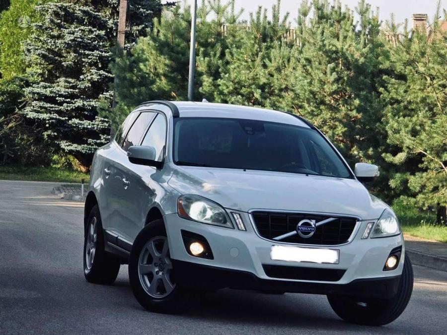 Balts Volvo XC60 2010 Viļņa, ar dzinēja tilpumu 2.40 L un nobraukumu 330 tūkst. km par 5650 €, foto 1 vietnē AUTOMOTO.COM.LV
