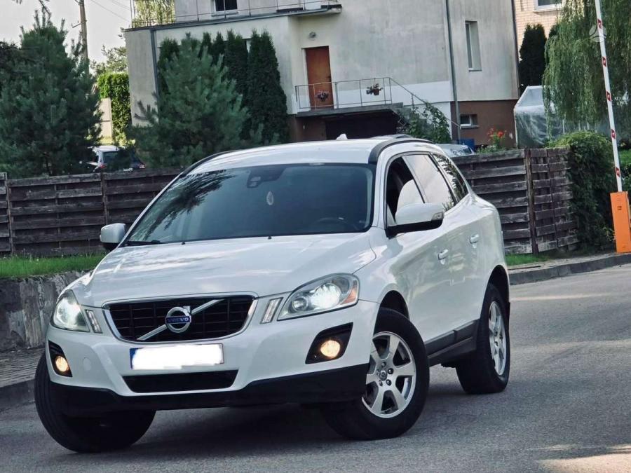 Balts Volvo XC60 2010 Viļņa, ar dzinēja tilpumu 2.40 L un nobraukumu 330 tūkst. km par 5650 €, foto 3 vietnē AUTOMOTO.COM.LV