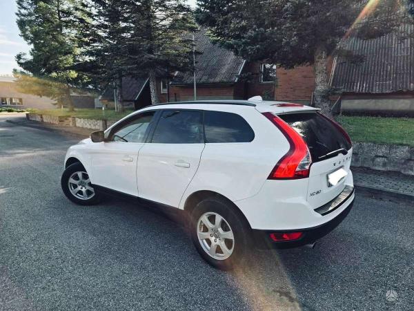 Balts Volvo XC60 2010 Viļņa, ar dzinēja tilpumu 2.40 L un nobraukumu 330 tūkst. km par 5650 €, foto 5 vietnē AUTOMOTO.COM.LV