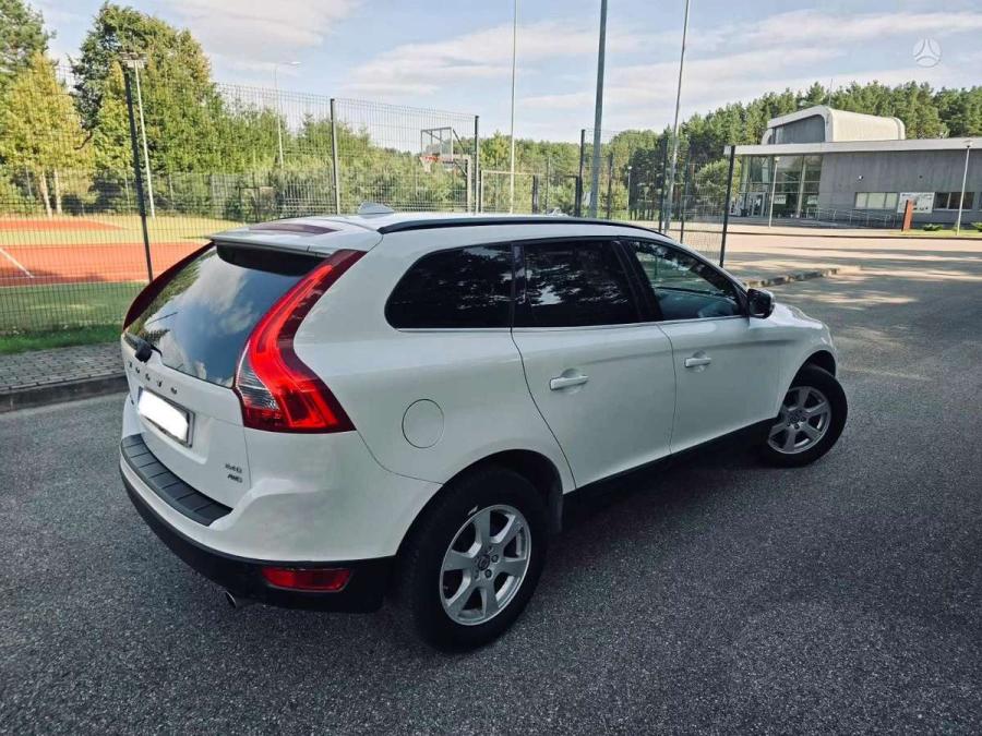 Balts Volvo XC60 2010 Viļņa, ar dzinēja tilpumu 2.40 L un nobraukumu 330 tūkst. km par 5650 €, foto 9 vietnē AUTOMOTO.COM.LV