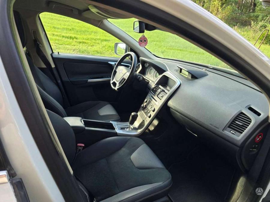 Balts Volvo XC60 2010 Viļņa, ar dzinēja tilpumu 2.40 L un nobraukumu 330 tūkst. km par 5650 €, foto 11 vietnē AUTOMOTO.COM.LV