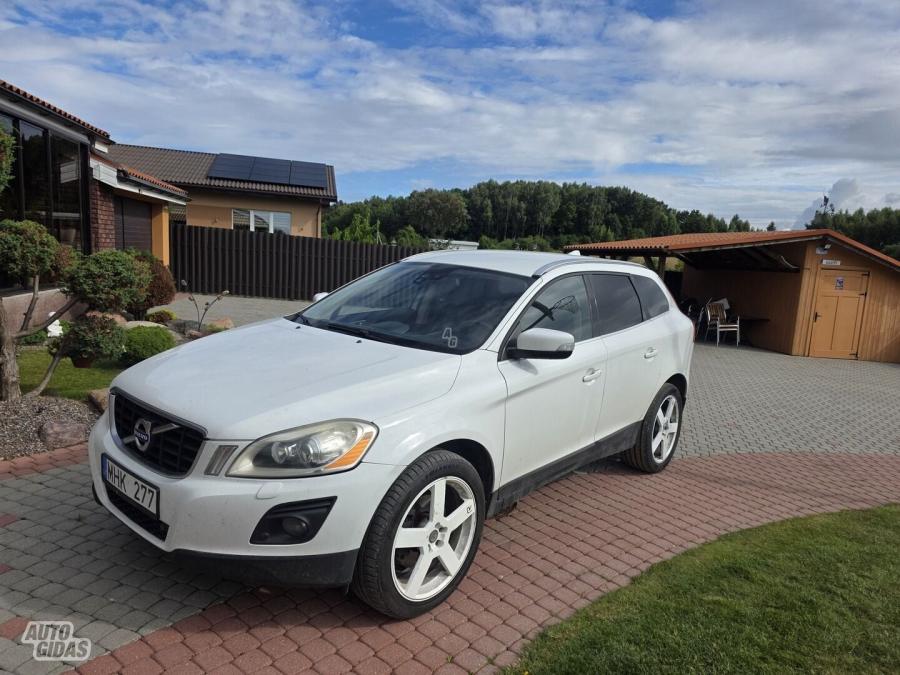 White Volvo XC60 2010 in Kretinga, with an engine capacity of 2.40 L and mileage of 358 thousand km for 4400 €, photo 1 on AUTOMOTO.COM.LV