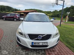 White Volvo XC60 2010 in Kretinga, with an engine capacity of 2.40 L and mileage of 358 thousand km for 4400 €, photo 3 on AUTOMOTO.COM.LV