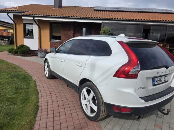 White Volvo XC60 2010 in Kretinga, with an engine capacity of 2.40 L and mileage of 358 thousand km for 4400 €, photo 4 on AUTOMOTO.COM.LV
