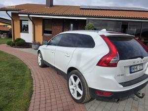 White Volvo XC60 2010 in Kretinga, with an engine capacity of 2.40 L and mileage of 358 thousand km for 4400 €, photo 5 on AUTOMOTO.COM.LV