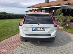 White Volvo XC60 2010 in Kretinga, with an engine capacity of 2.40 L and mileage of 358 thousand km for 4400 €, photo 6 on AUTOMOTO.COM.LV