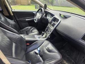 White Volvo XC60 2010 in Kretinga, with an engine capacity of 2.40 L and mileage of 358 thousand km for 4400 €, photo 12 on AUTOMOTO.COM.LV