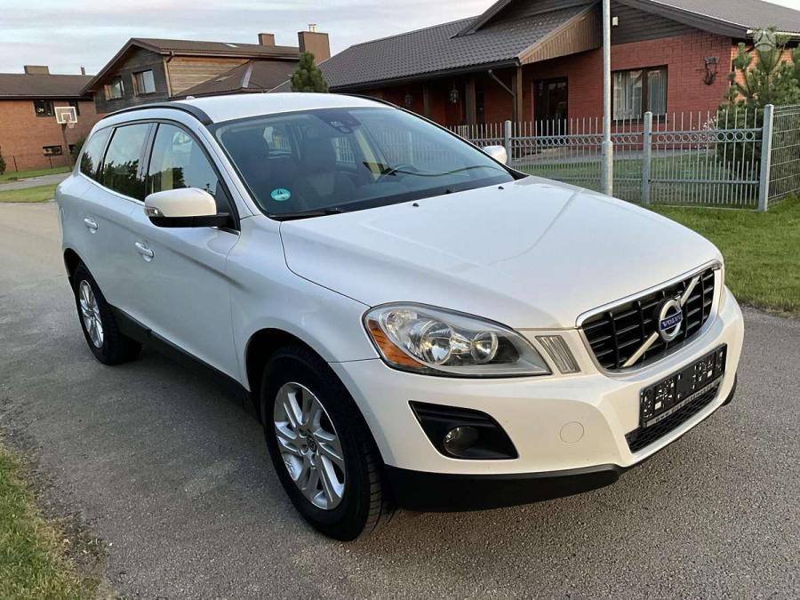 Balts Volvo XC60 2010 Šauļi, ar dzinēja tilpumu 2.40 L un nobraukumu 329 tūkst. km par 6599 €, foto 3 vietnē AUTOMOTO.COM.LV